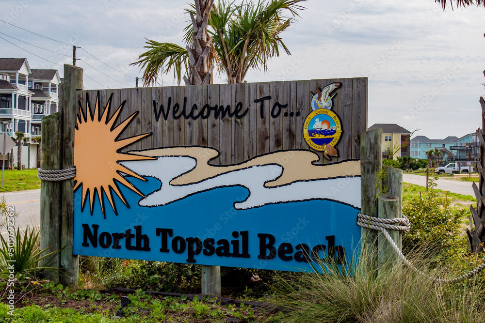 Welcome to North Topsail Beach sign Stock Photo | Adobe Stock