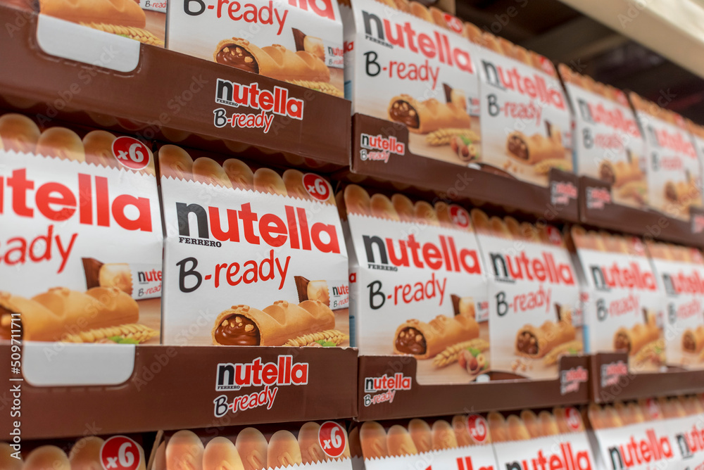 Nutella B-ready wafers for sale at the aisle of a supermarket. Stock ...