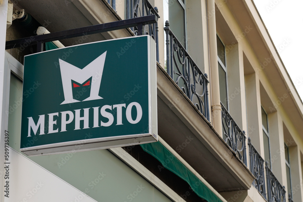 Foto de mephisto shop sign text and logo brand on shoes footwear store ...