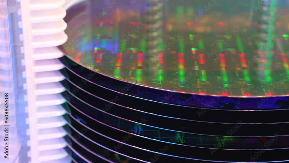 Silicon Wafer Under Cleanroom Fabrication in plastic holder box vídeo ...