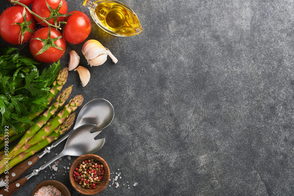 Parsley, parsley, tomato, garlic, olive oil, pepper, salt and salad ...