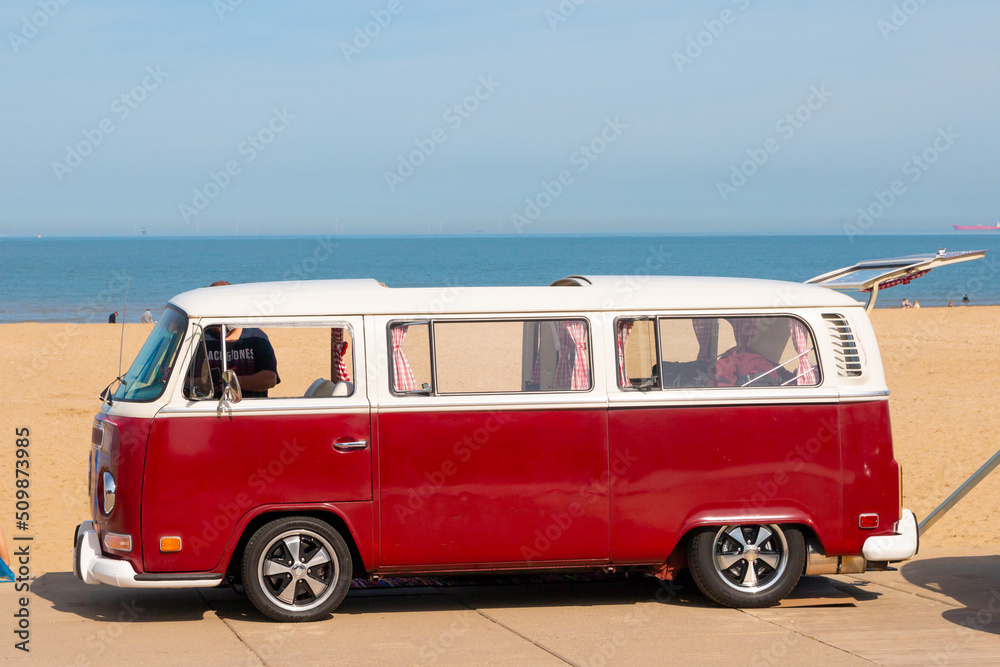 Foto de Red kombi camper wagen at Aircooled classic car show do Stock ...