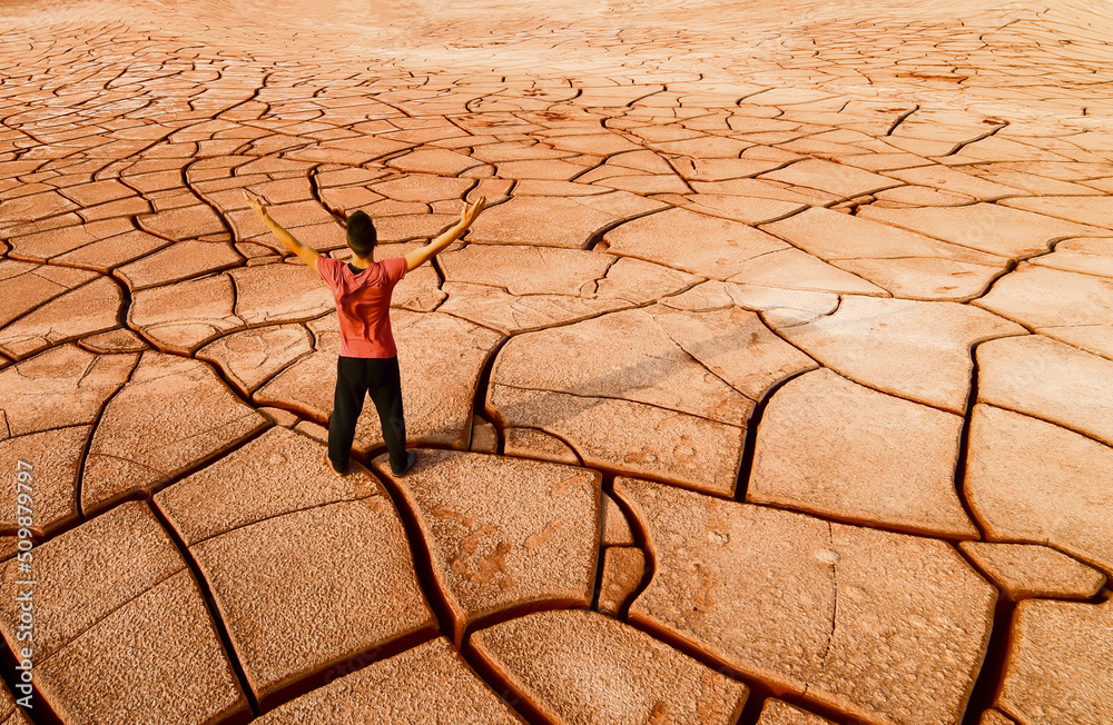 Awareness movements created to draw attention to the problems of thirst ...