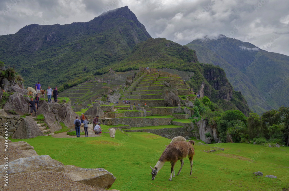 Foto de Historic ancient legendary Maya temple ruins lost city Machu ...