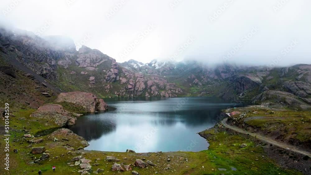 LAGO TORO, CAMINO AL PICO TUNARI, CIDAD DE COCHABAMBA-BOLIVIA 素材庫影片 ...
