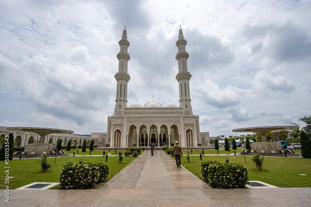 Beautiful islamic architecture of Masjid Sri Sendayan the new and the ...