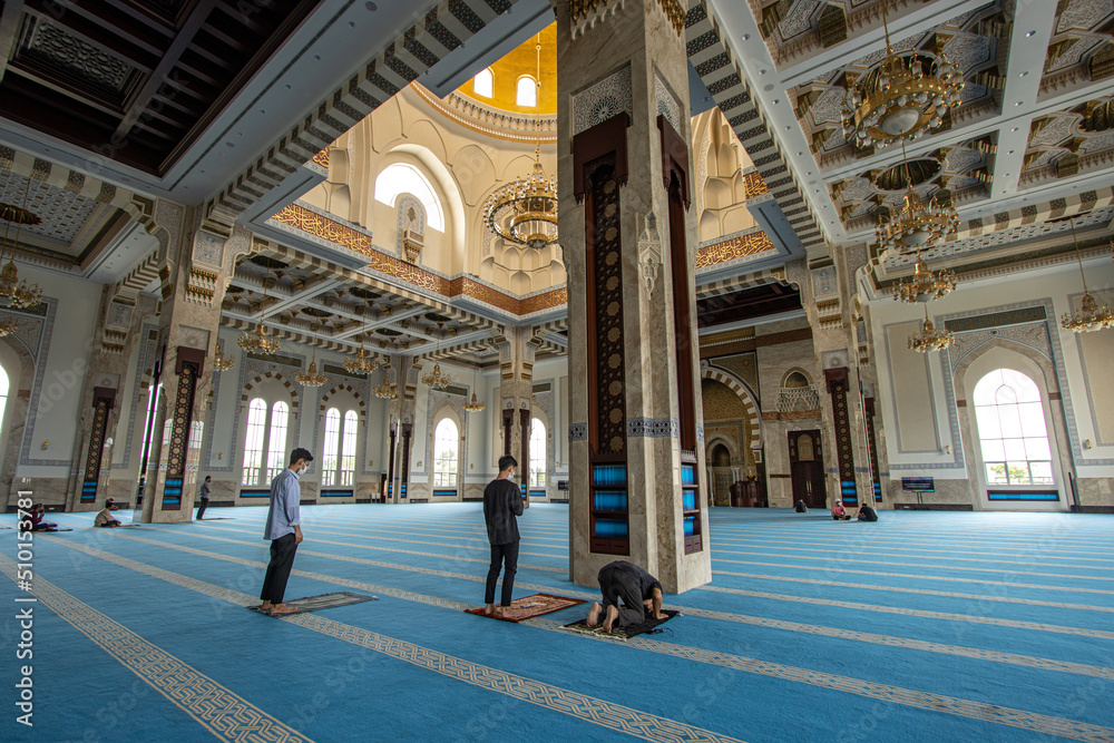 Beautiful islamic architecture of Masjid Sri Sendayan the new and the ...