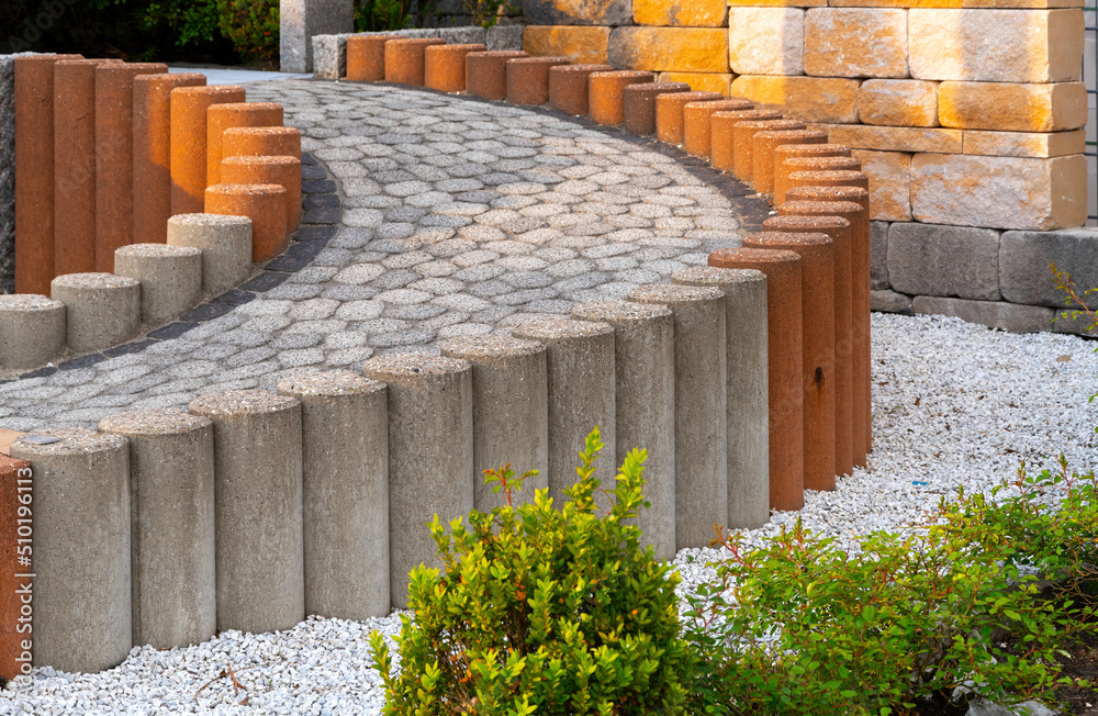 Zdjęcie Stock: Palisade made of concrete of various shapes, colores and ...