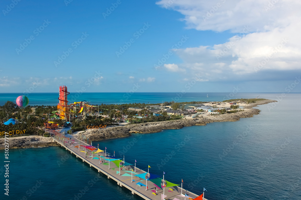 Foto de Coco Cay, Bahamas - April 29, 2021: An aerial view of Cococay ...