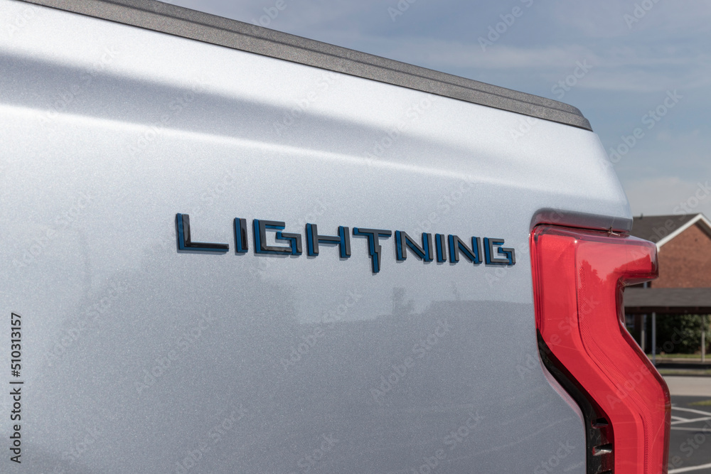 Foto de Ford F-150 Lightning display. Ford offers the F150 Lightning ...