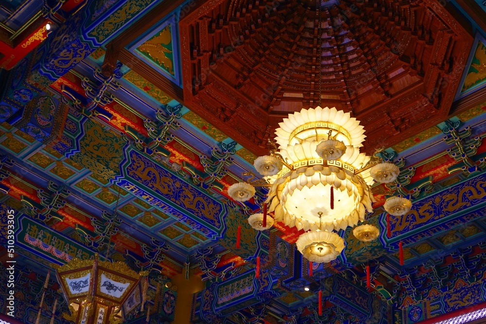Photographs of the interior of a Chinese temple in Asia foto de Stock ...