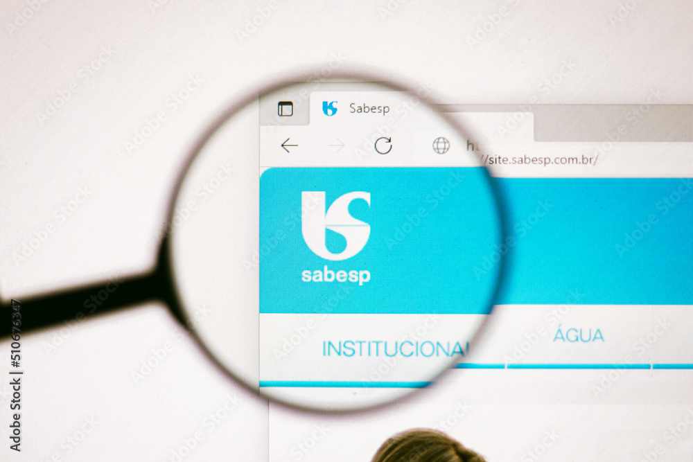 Foto de June 13, 2022, Brazil. In this photo illustration, the homepage ...