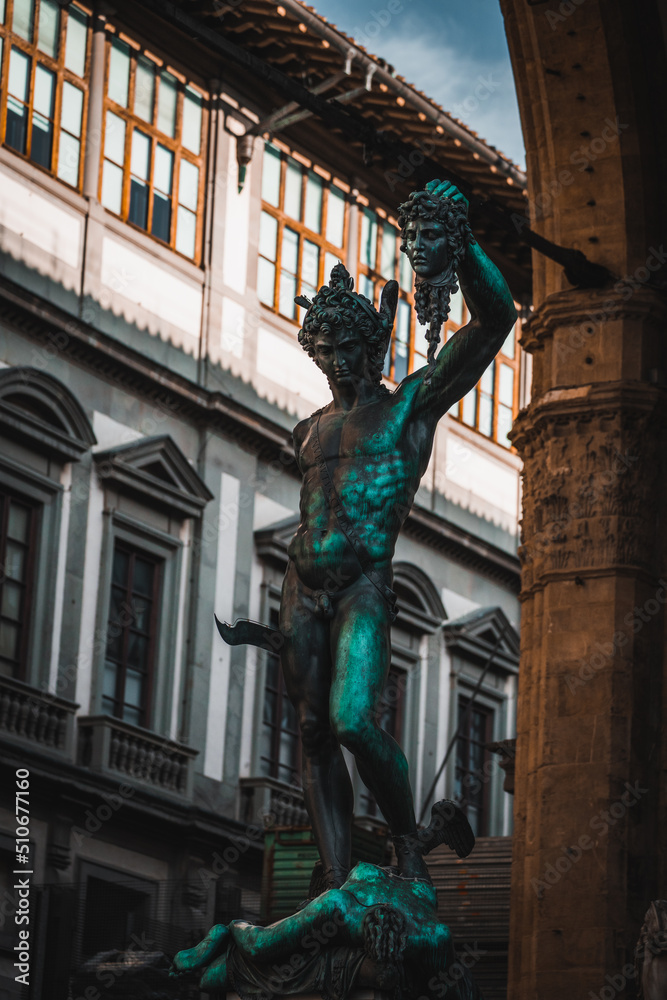 Esculturas de David y Perseo en Piazza della signoria Florencia Stock ...