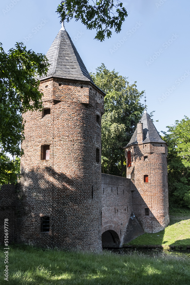 Picturesque medieval Monnikendam - water gate was built around 1420 as ...