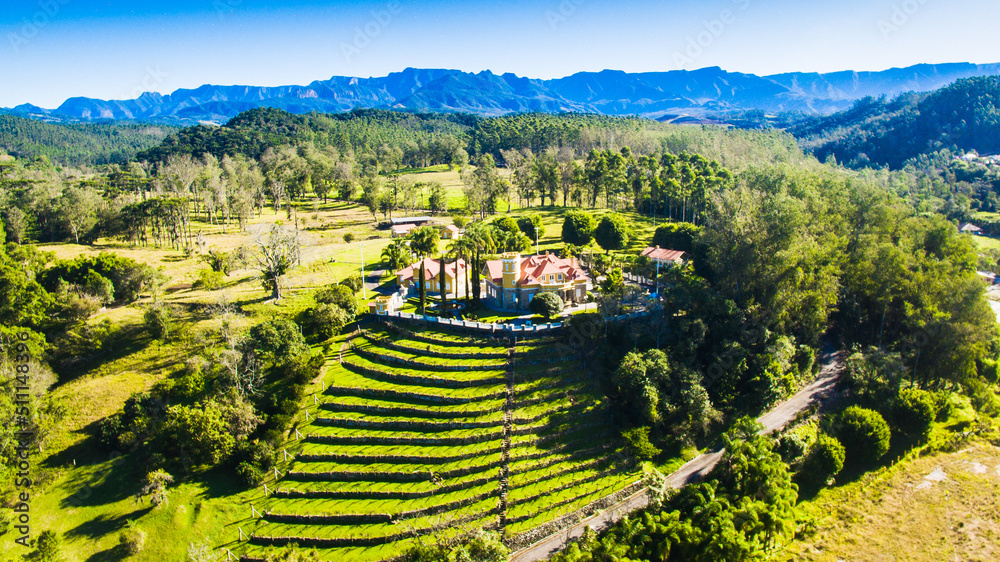 Castelo Henrique Lage e Serra do Rio do Rastro ao fundo Stock Photo ...