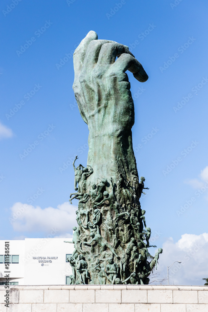 Foto de MIAMI BEACH, FL, USA - OCTOBER 14, 2019: The Holocaust Memorial ...