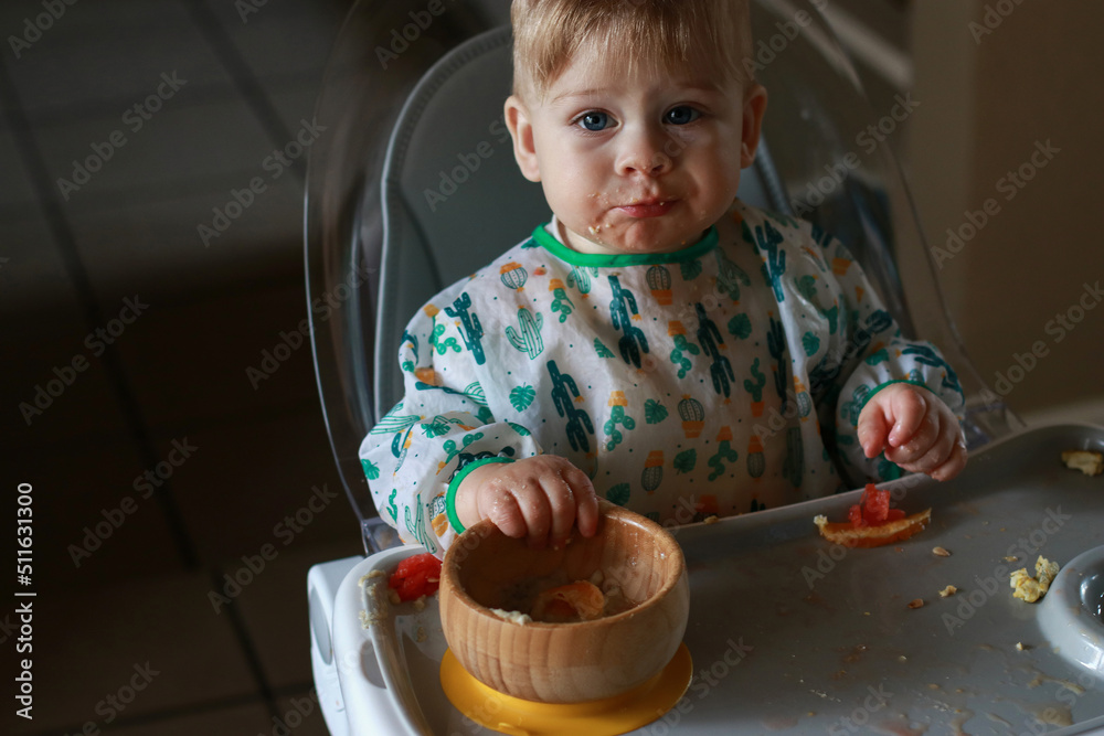 Baby eating by himself learning through the Baby-led Weaning method ...