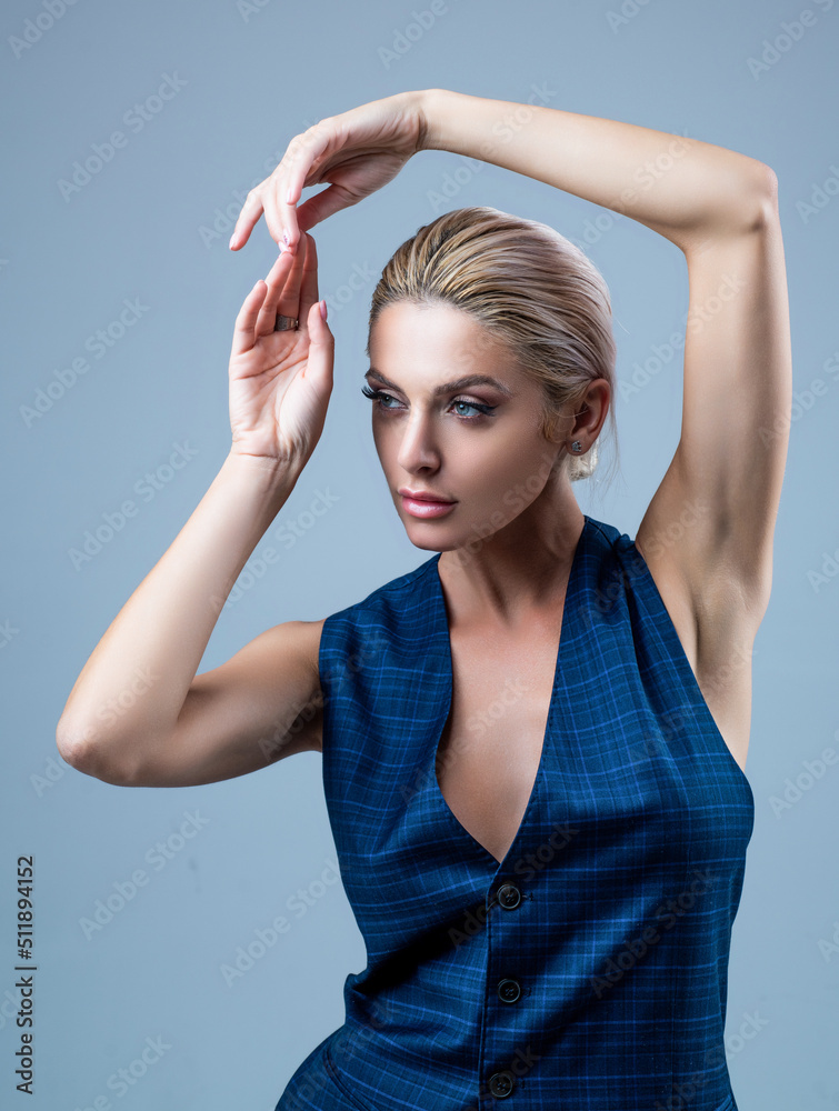 Pretty girl holding arms up showing smooth underarms. Underarm hair ...