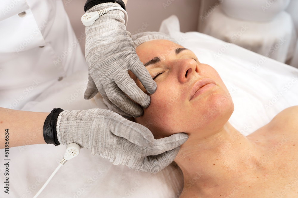 Electric micro-current procedure for face with conductive gloves. Anti ...