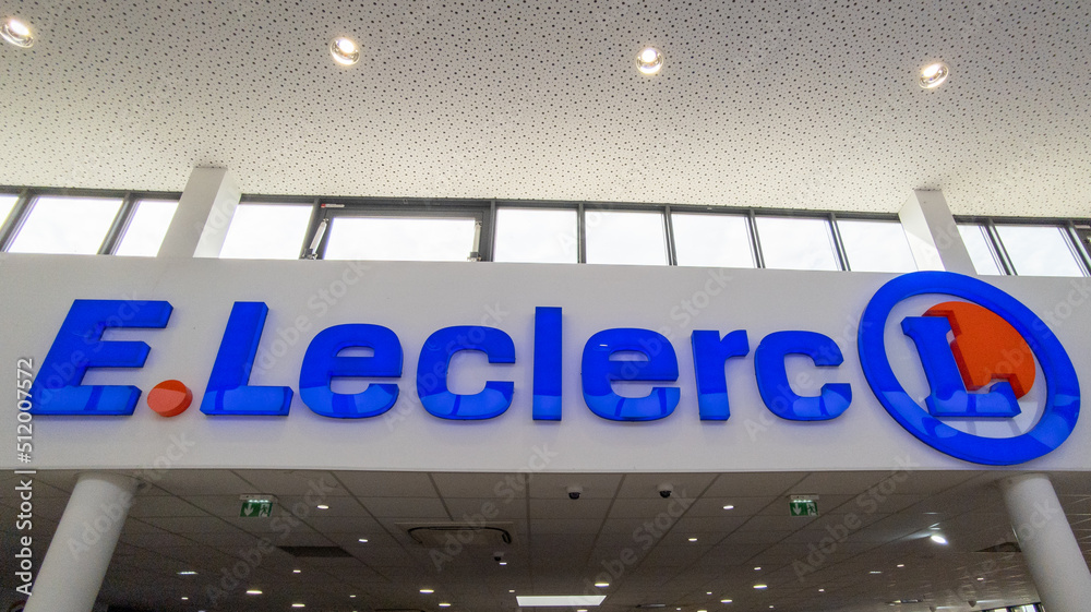 Zdjęcie Stock: Leclerc logo round sign of hypermarket chains foodstuffs ...