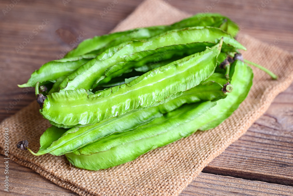 Winged Bean on sack background, Psophocarpus tetragonolobus - Green ...