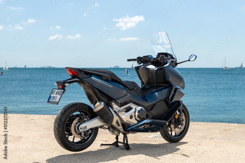 Honda's 750 cc twin-cylinder engine Honda Forza 750 is on the road ...