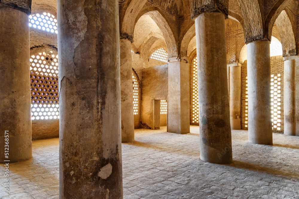 Photo & Art Print Ancient columns of hypostyle hall inside Jameh Mosque ...