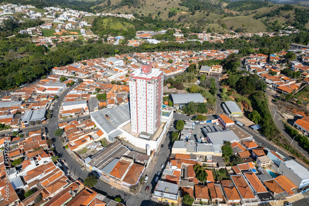 Imagens aéreas da cidade de Pedreira, São Paulo. Prédios, casas e ruas ...