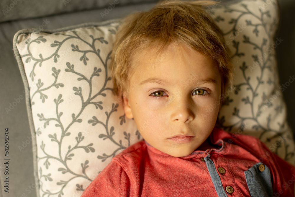 Toddler child with conjuctivitis, lying in bed with red eyes ...