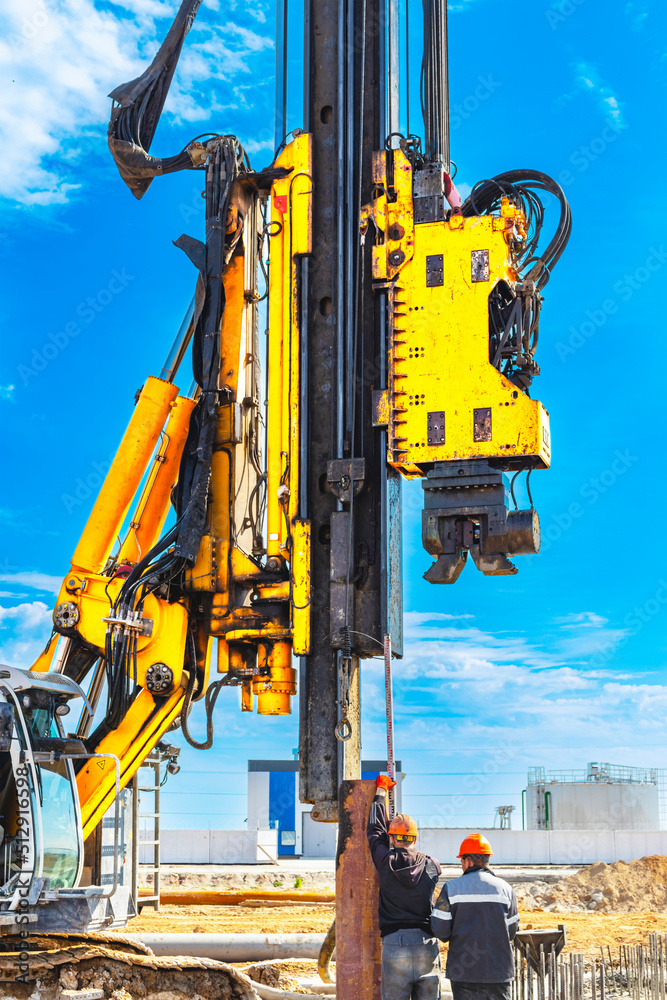 Hydraulic drilling machine at the construction site. Pile field. Modern ...