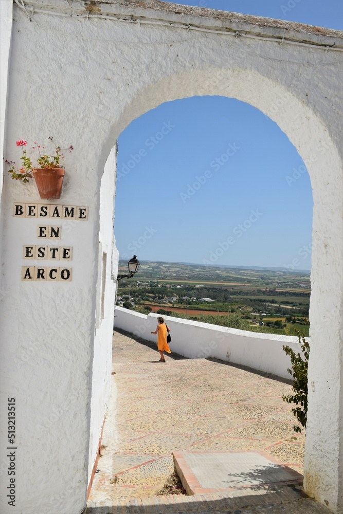 bésame en este arco foto de Stock | Adobe Stock