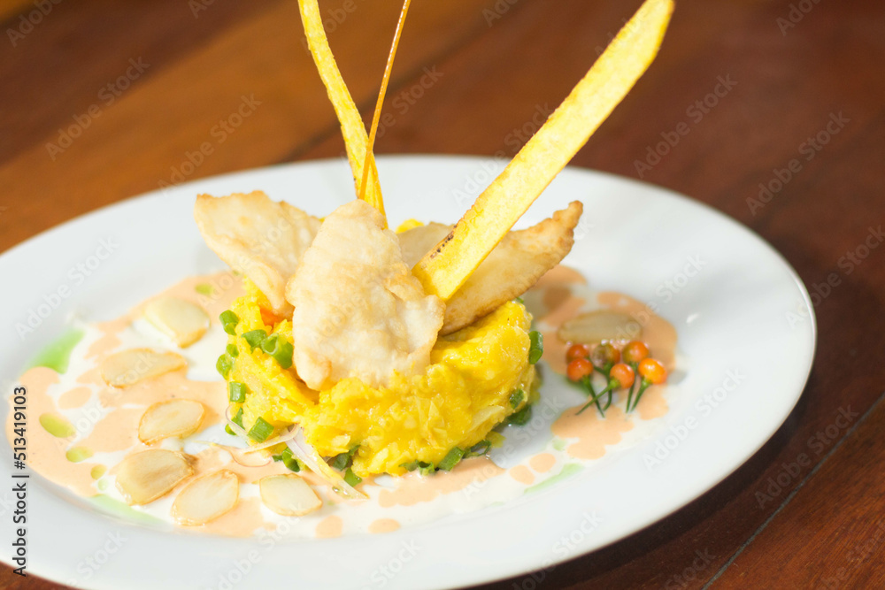 Comida típica de la selva Peruana, pure de verduras con yucas fritas ...