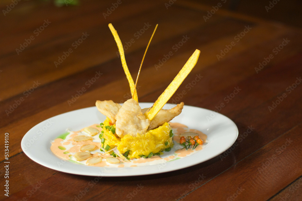 Comida típica de la selva Peruana, pure de verduras con yucas fritas ...