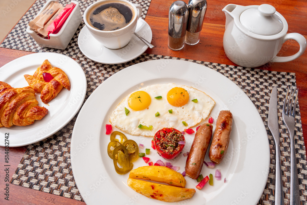 Full English Breakfast including sausages, grilled tomatoes and ...