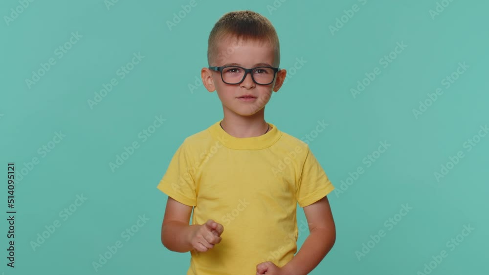 Vidéo Stock Quarrel. Displeased little toddler children boy shakes ...