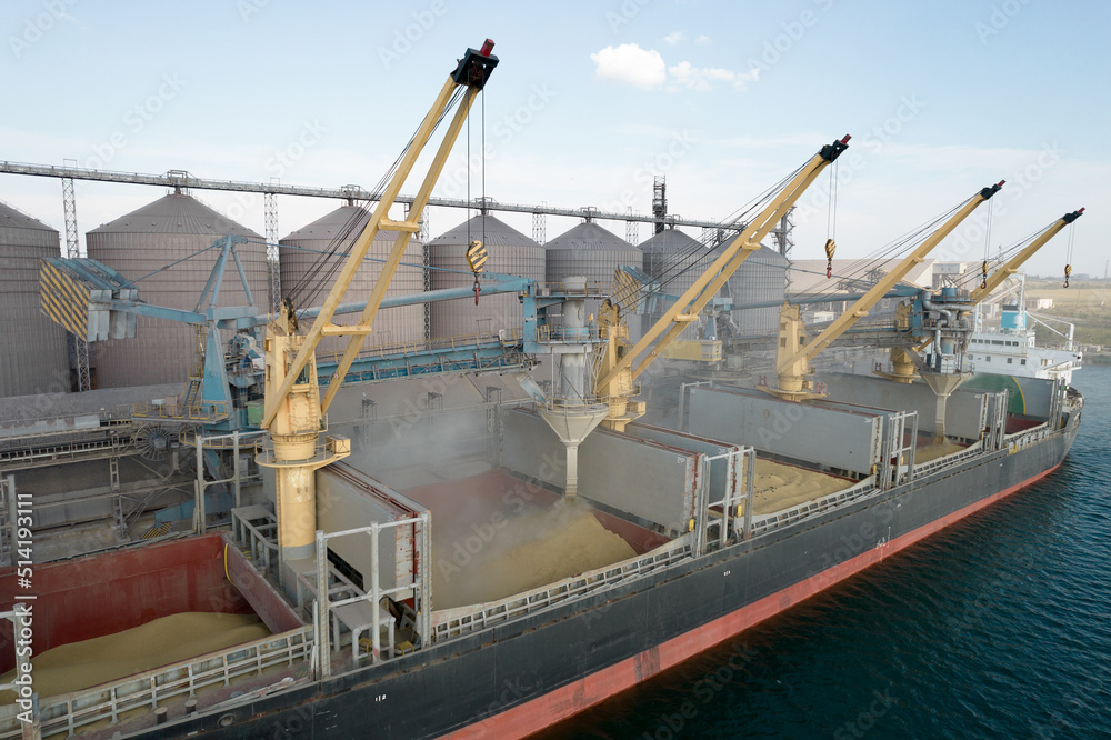 Loading grain into holds of sea cargo vessel through an automatic line ...
