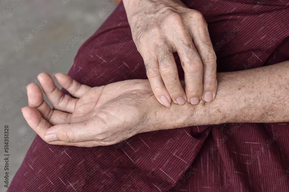 Photo & Art Print Self-examination of pulsation. Counting pulse rate ...