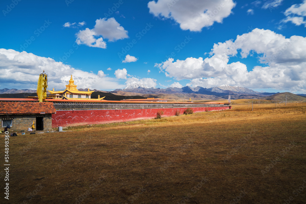 Beautiful scenery of temples, grasslands, snow mountains and plateaus ...