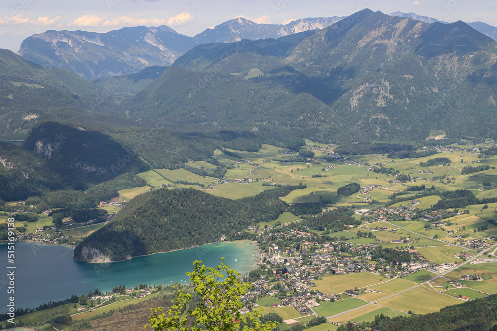 Wunderschönes Salzkammergut; Blick von der Bleckwand über Strobl am ...