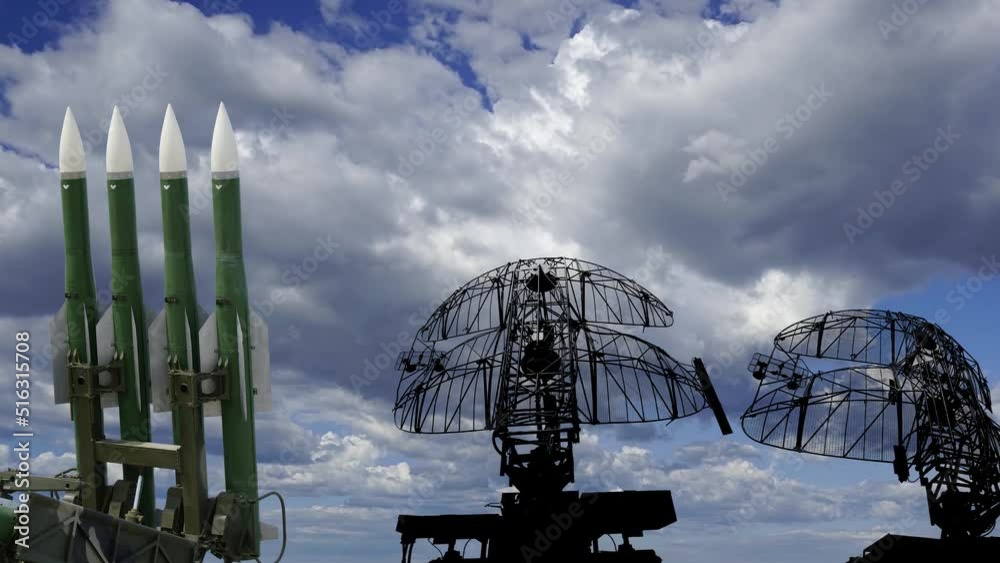 Vidéo Stock Air defense radars of military mobile anti aircraft systems ...