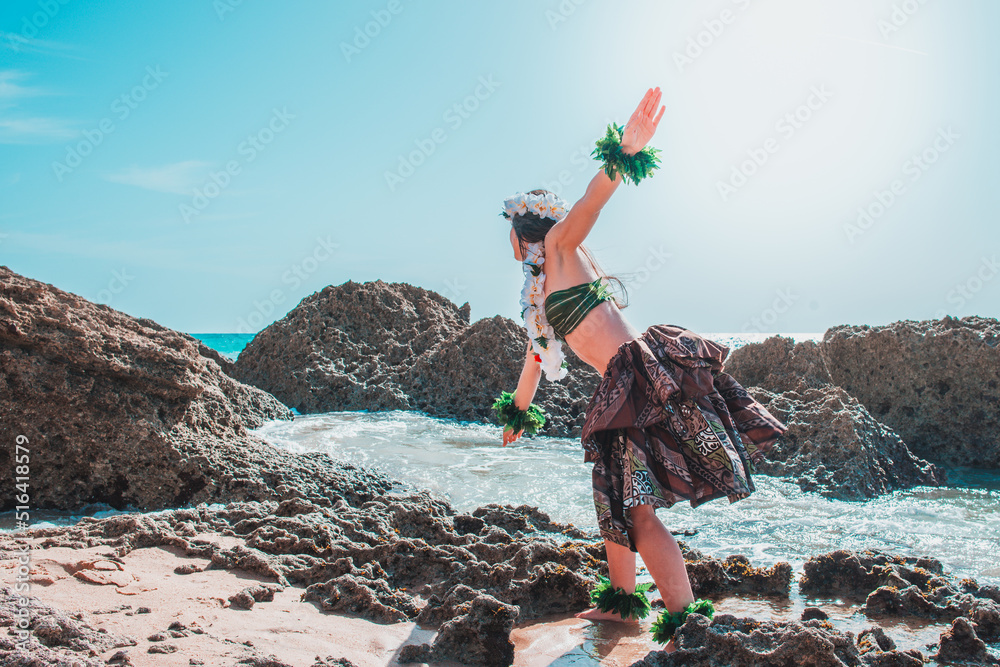Hula dancer on the beach. Woman in bikini dancing Hawaiian typical of ...