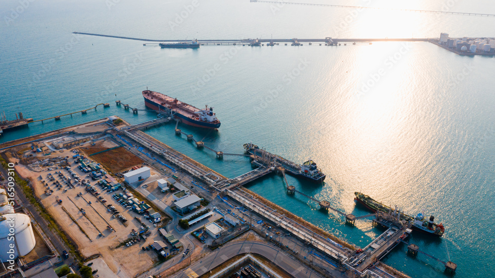 Oil refinery of business logistic sea going ship, the natural gas ...