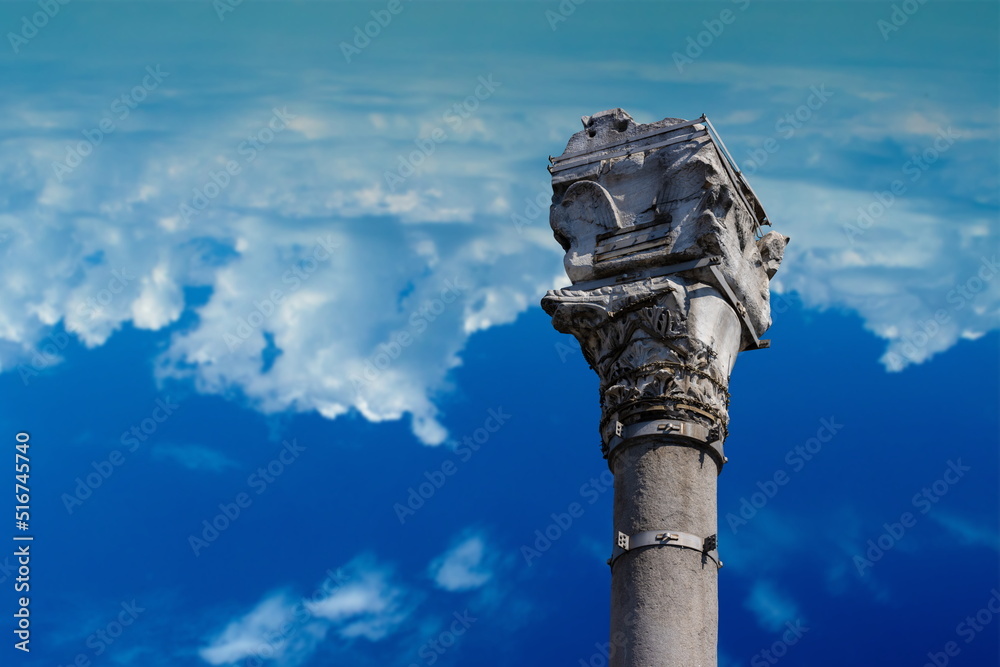 Foto de Elements of architectural decorations of buildings, columns and ...