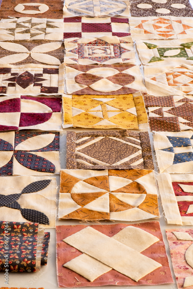 Pachwork, cuadrados de pachwork puestos en muestra para ver colores y ...