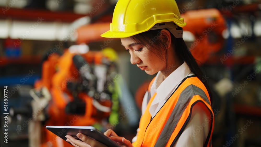 Female engineer portrait, Confident female industrial engineer ...