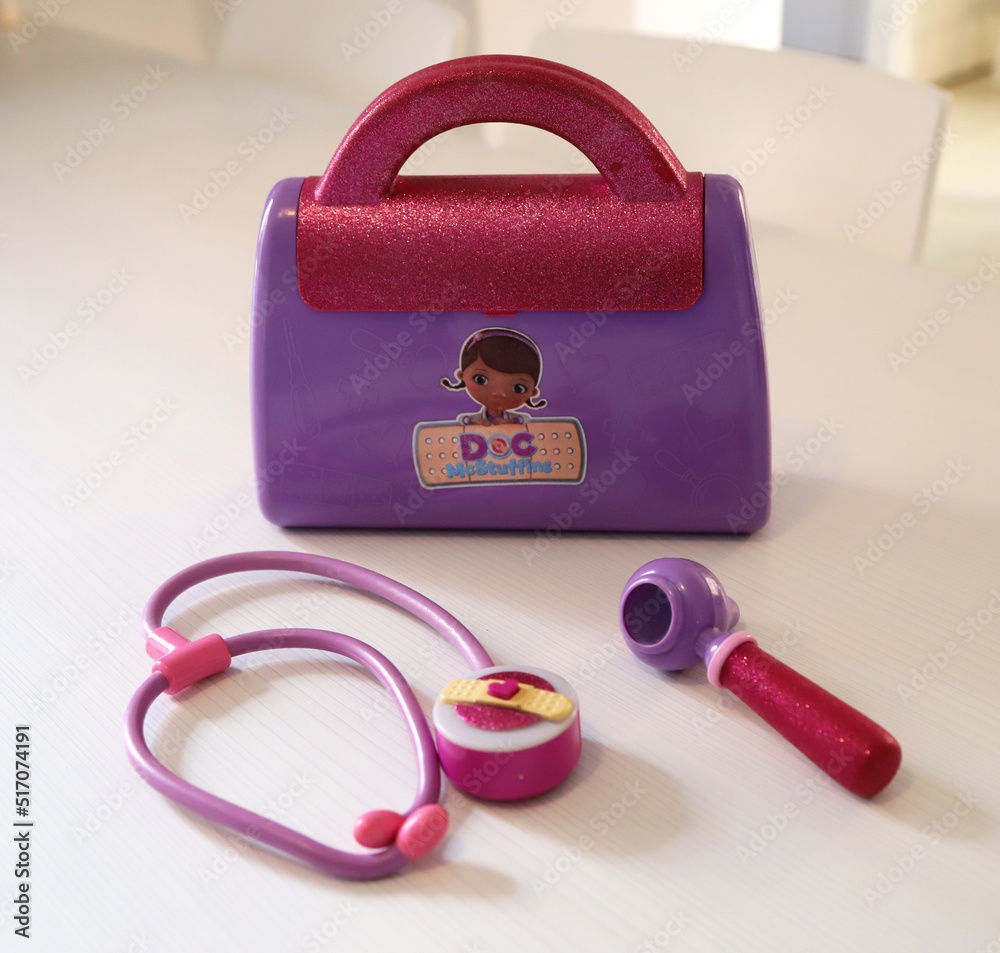 Doc McStuffins. Suitcase with accessories of the Disney Juniors ...