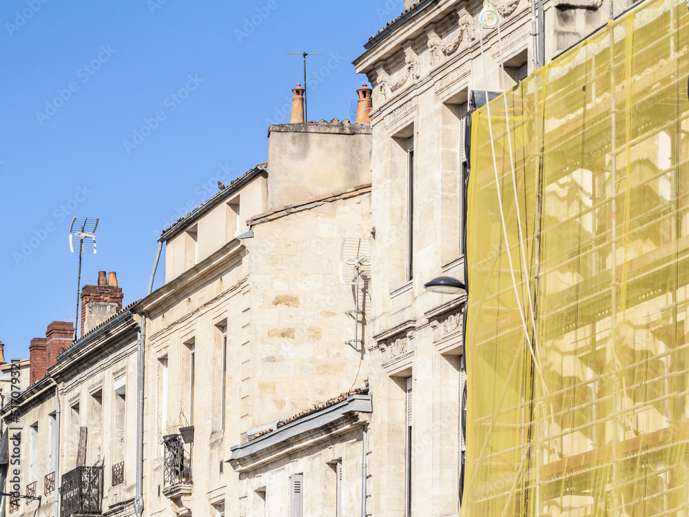 Selective blur on typical bordeaux buildings called echoppes ...