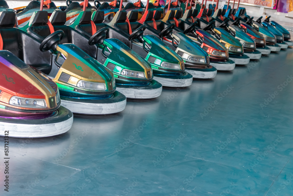 Foto de Düsseldorf, NRW, Germany - 07 14 2022: bumper cars and dodgem ...
