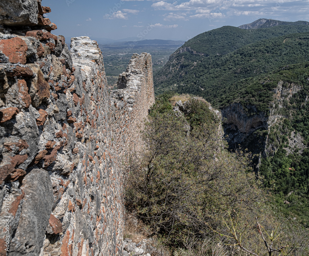 Foto de Mystras Castle archeological site, built in the 13th century on ...