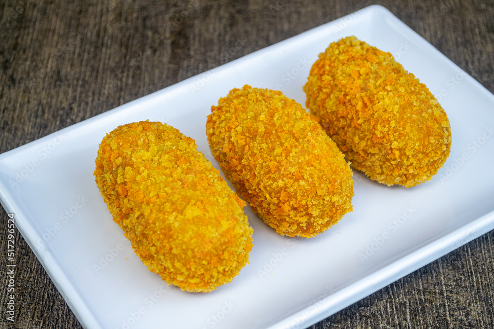 Kroket pisang coklat keju lumer. made from bananas cooked by frying ...